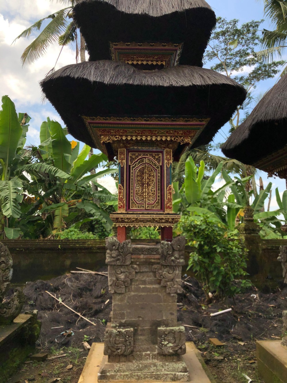pelinggih ngayat pura gunung batur atau gunung lebah